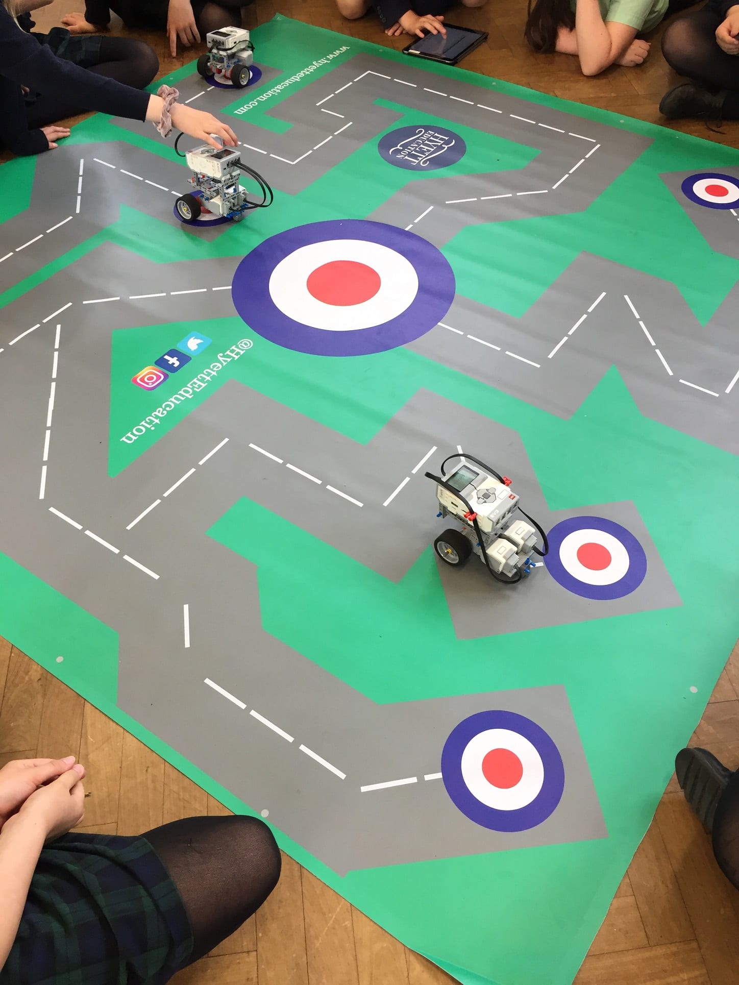 Building robots and cars on RAF STEM day - Walton Academy